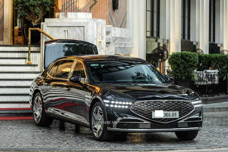 Soi cận cảnh Genesis G90 Limousine 2023 độc nhất Việt Nam