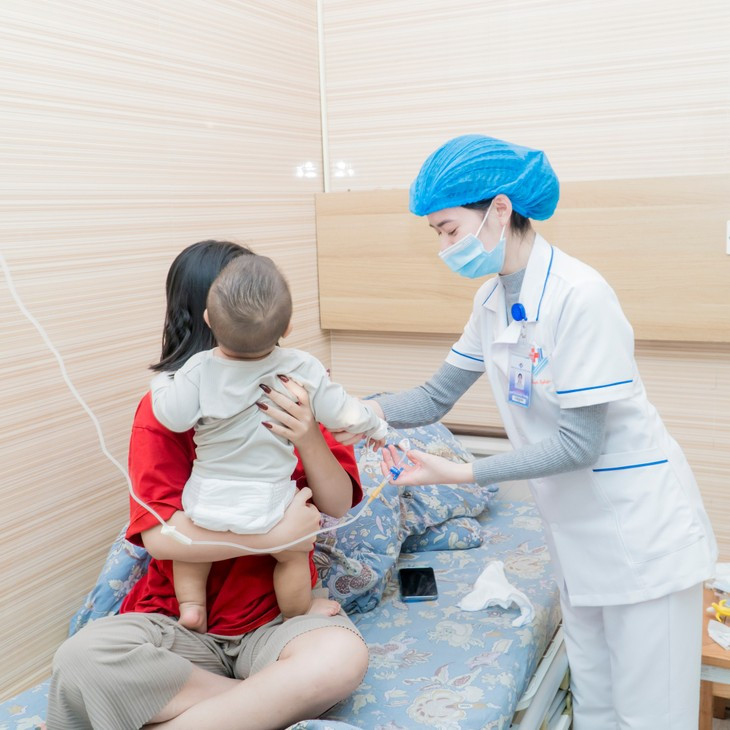 Trẻ sơ sinh chảy dịch liên tục sau rụng rốn, không ngờ polyp rốn | Báo ...