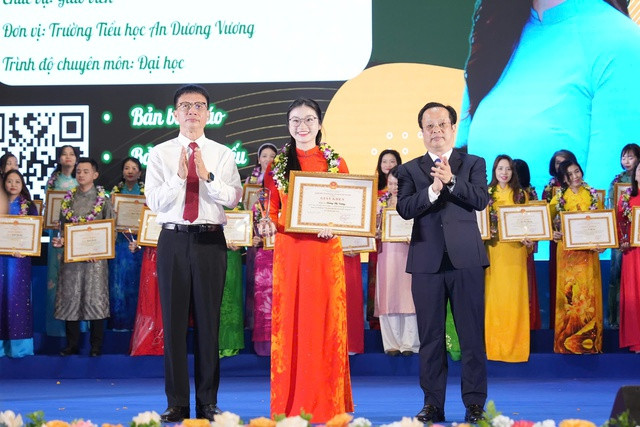 Hà Nội: Tôn vinh 196 nhà giáo tâm huyết, sáng tạo | Báo Tri thức và ...