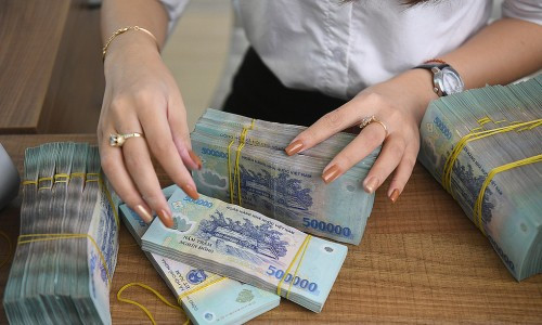 Lãi suất tiết kiệm ngân hàng rầm rộ tăng | Báo Tri thức và Cuộc sống ...