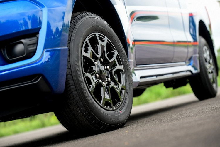 Vén màn Ford Ranger 2021 đặc biệt màu sơn phong cách xe đua | Báo Tri ...