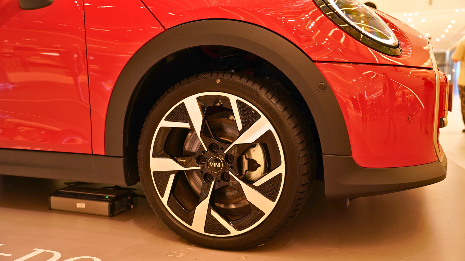 MINI Cooper 2025 ra mắt Việt Nam, từ 2,099 tỷ đồng | Báo Tri thức và ...