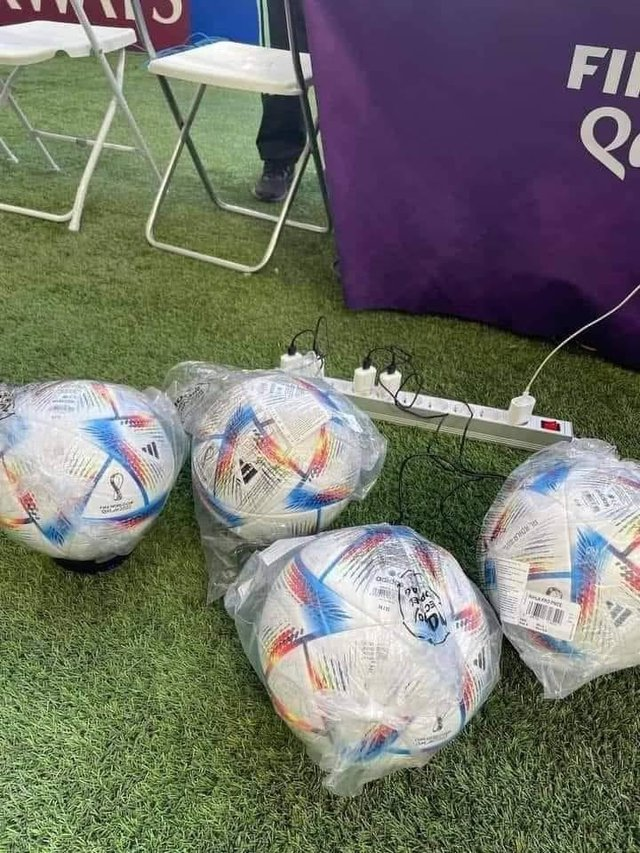 Thực hư hình ảnh quả bóng World Cup 2022 được sạc pin | Báo Tri thức và ...