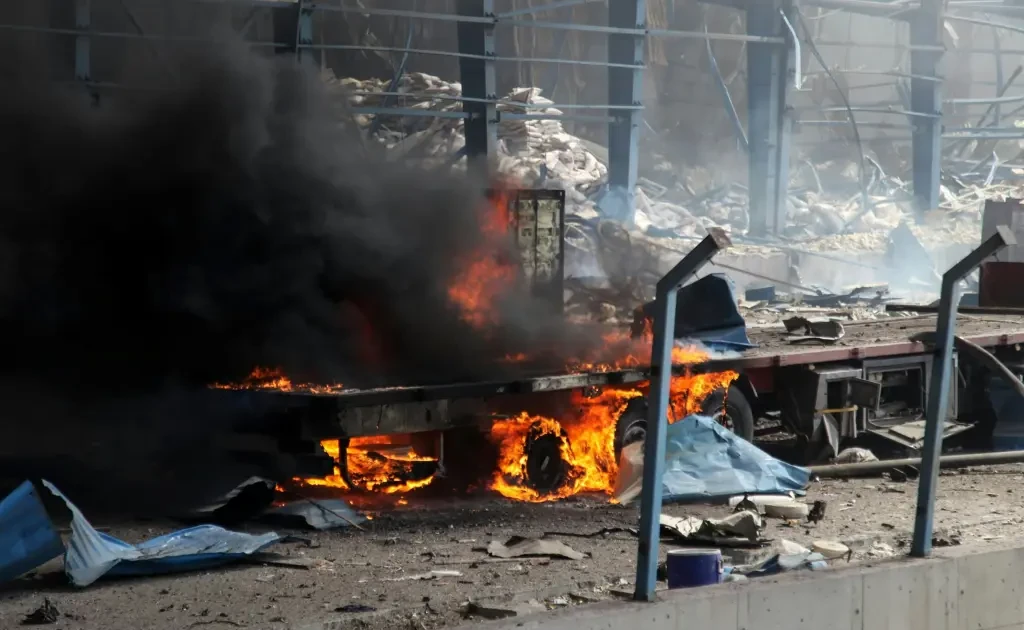 Nổ lớn tại cảng ở Iran, hơn 500 người thương vong | Báo Tri thức và ...