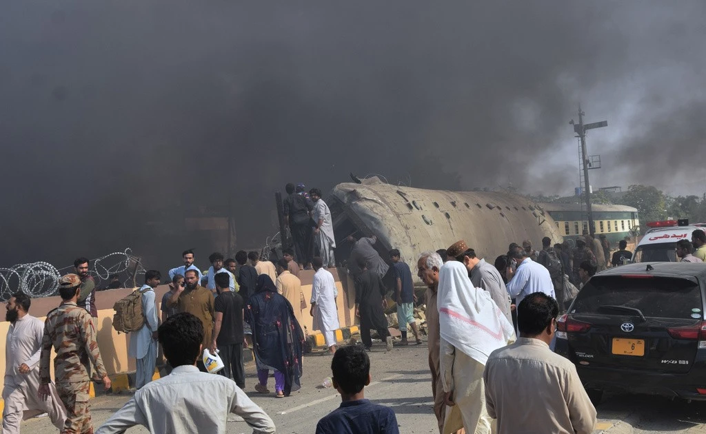Đánh bom xe tự sát ở Pakistan, hàng chục người thiệt mạng
