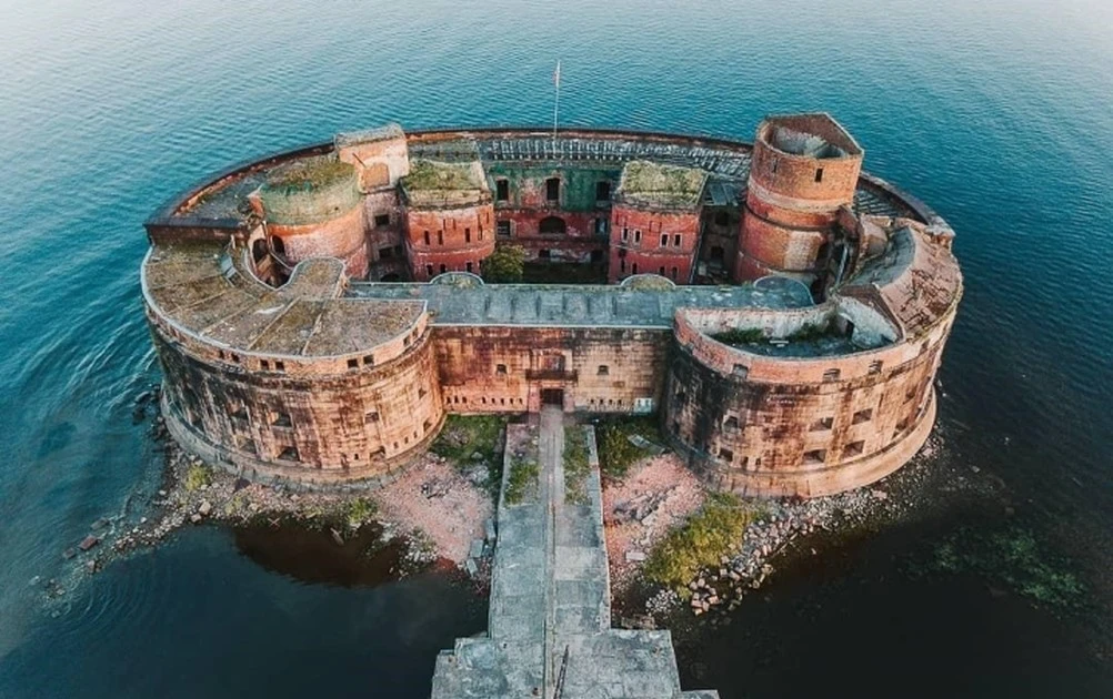 Cận cảnh pháo đài cổ của Nga nổi lên giữa mặt biển | Báo Tri thức và Cuộc sống - TIN TỨC PHỔ ...