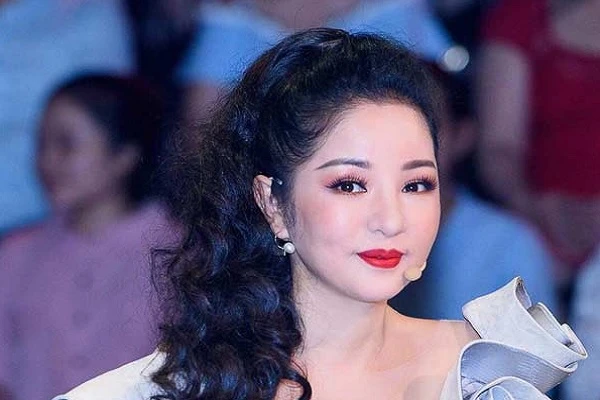 Thúy Nga bị hải quan nước ngoài giữ, lý do “dở khóc dở cười” | Báo Tri thức và Cuộc sống - TIN ...