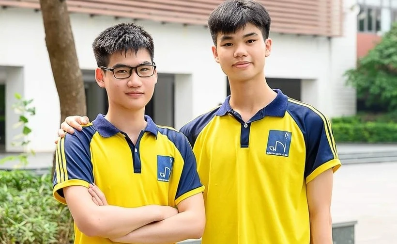 Đôi bạn trường Chuyên dắt tay nhau dự Olympic Vật lí châu Á | Báo Tri ...