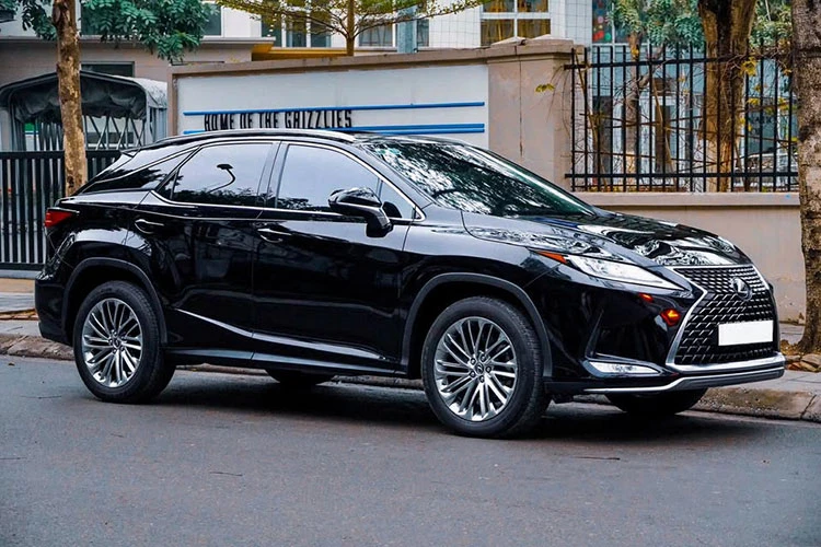 Lexus RX350 2022 lên sàn ôtô cũ, chủ xe lỗ nhẹ 1 tỷ đồng
