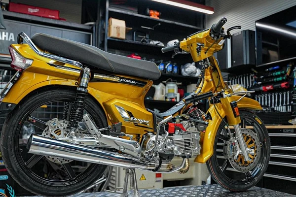 Sufat Retot độ Honda Dream hết 1 tỷ đồng của tay chơi đất Cảng | Báo ...