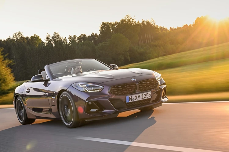 BMW Z4 2025 thêm tùy chọn hộp số sàn, "đấu" Porsche 718 Boxster | Báo Tri thức và Cuộc sống ...