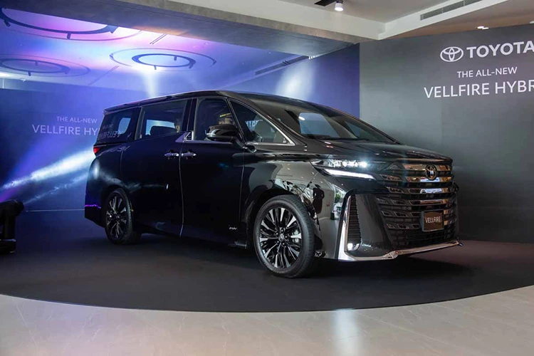 Toyota Vellfire Spacious Lounge - MPV nội thất như nhà di động hạng ...