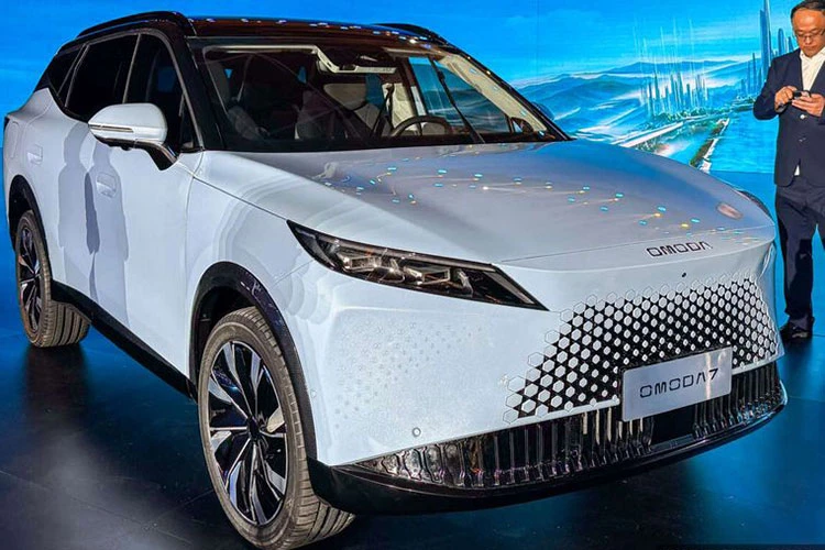 Omoda C7 PHEV 2025 - CUV cỡ C "ăn xăng" chỉ 4,89 lít/100km | Báo Tri thức và Cuộc sống - TIN TỨC ...