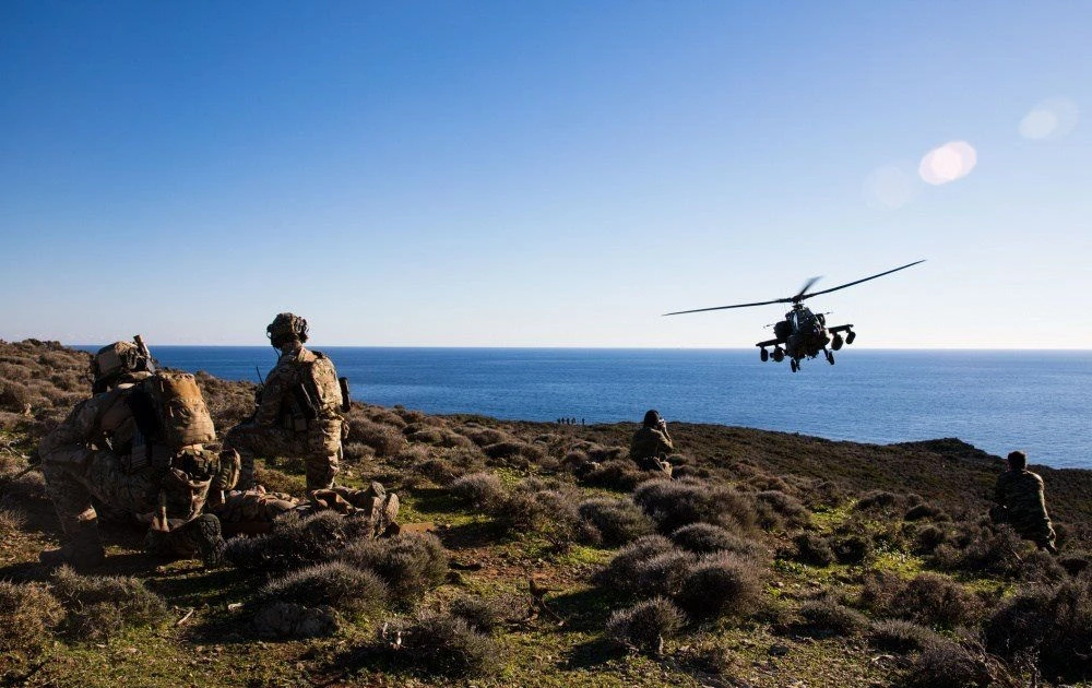 Video: Lính dù Mỹ và đặc nhiệm Hy Lạp diễn tập chung đổ bộ tấn công ...