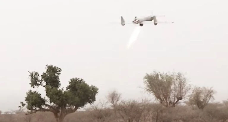 Video: Houthis sử dụng UAV tự sát Qasef-2K tấn công căn cứ quân sự Ả ...