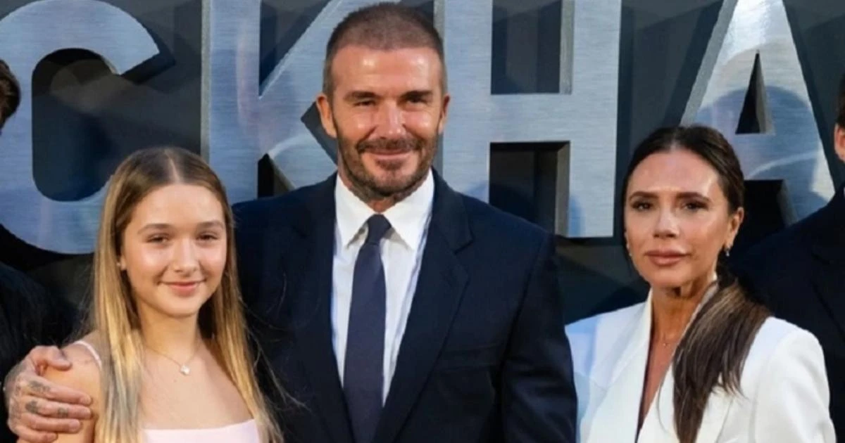 Vợ David Beckham 'dị ứng' kiểu áo này nhưng con gái mặc mọi nơi | Báo ...