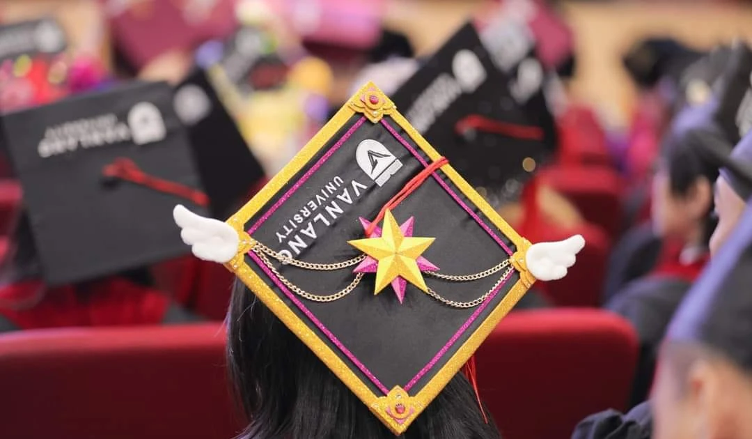 Độc đáo những chiếc mũ tốt nghiệp được sinh viên tự do sáng tạo | Báo ...