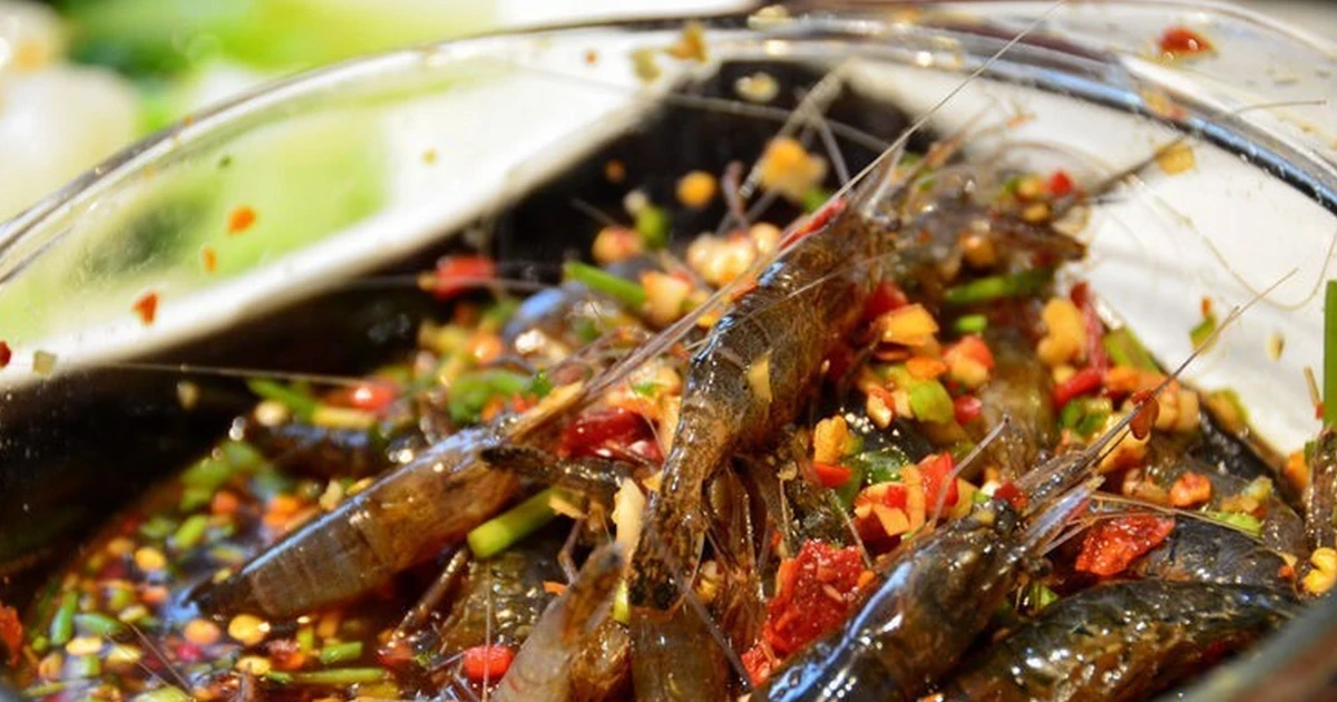 Tôm “say rượu“: Đặc sản kinh dị khiến thực khách khiếp đảm | Báo Tri ...