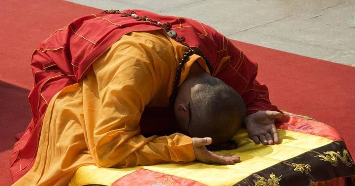 Tại sao khi lễ Phật lại phải “chắp tay”? Có đặc thù gì trong đó không ...