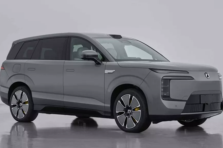 BYD ra mắt SUV 6 chỗ cỡ lớn Denza N8L giá 1,22 tỷ đồng