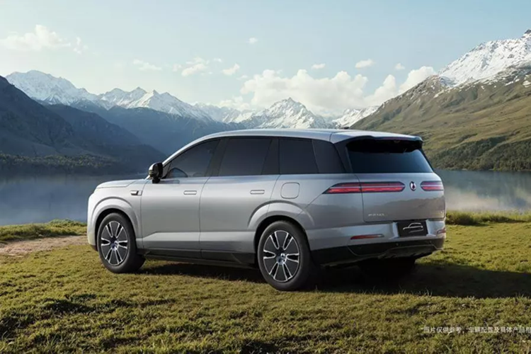 BYD ra mắt SUV 6 chỗ cỡ lớn Denza N8L giá 1,22 tỷ đồng