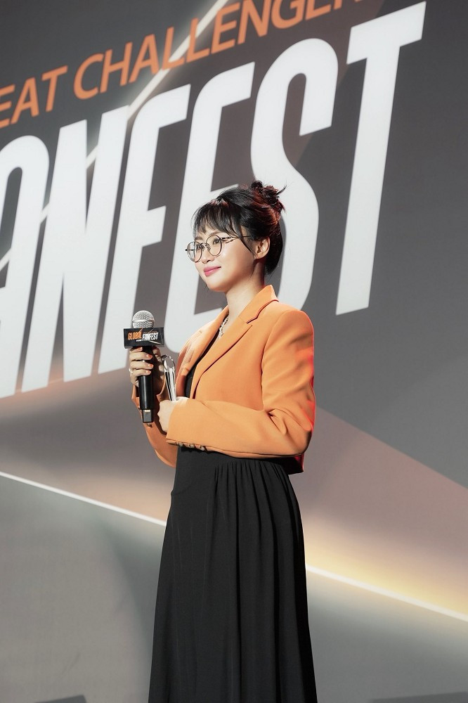 Minh Nghi returns to Esports, "goddess" makes fans explode
