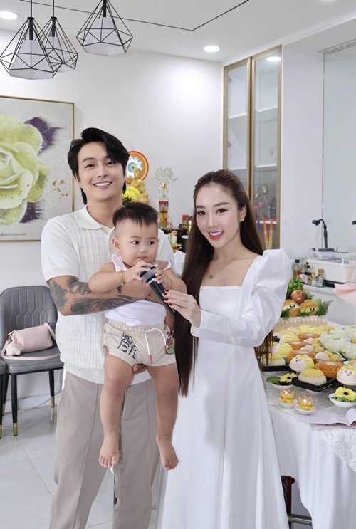 TiTi nhóm HKT đáp trả khi bị chê trình diễn lỗi thời