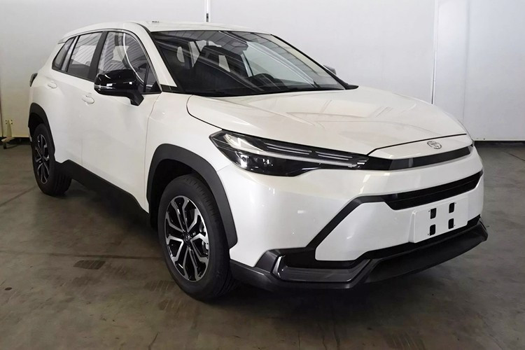 Hé lộ Toyota Frontlander 2026 - Song Sinh Corolla Cross