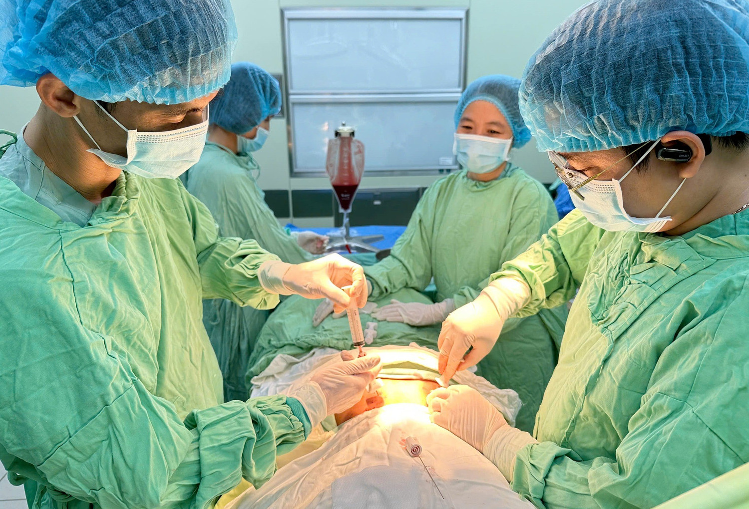 2 ca ghép tủy và 2 ca ghép tim gan cùng được xuất viện một ngày | Báo ...