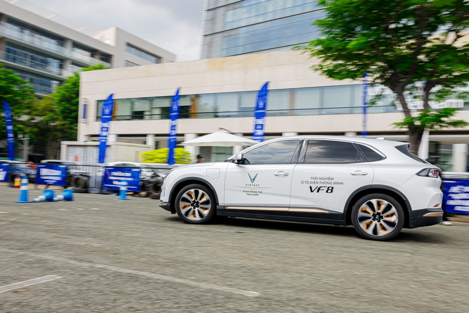 VinFast VF 8 - SUV 5 chỗ đáng sở hữu nhất tầm giá 1 tỷ đồng