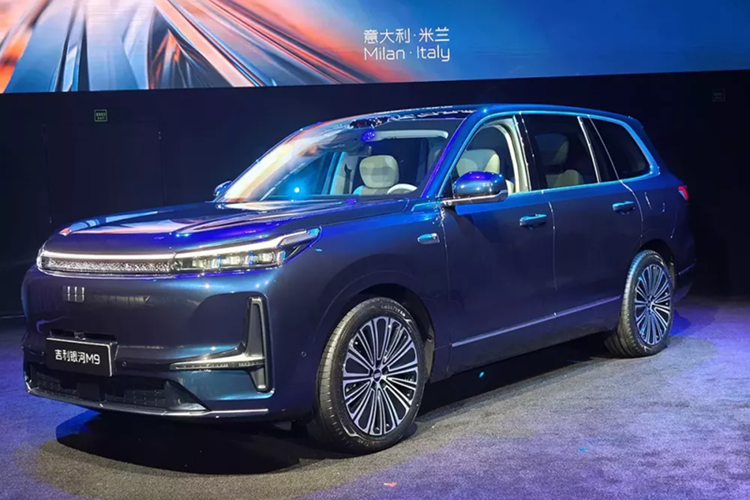 Primer plano del Galaxy M9 2025: un SUV grande de 700 millones de VND