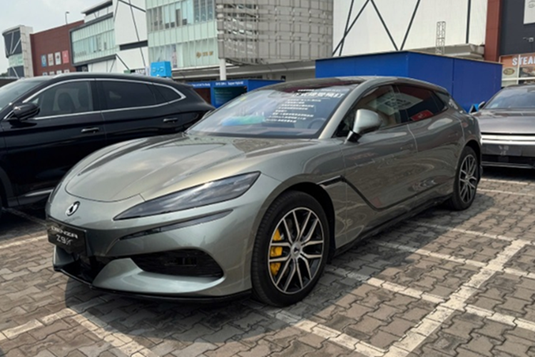 BYD Denza Z9GT 전기 슈퍼카, 베트남에서 예상치 못하게 테스트