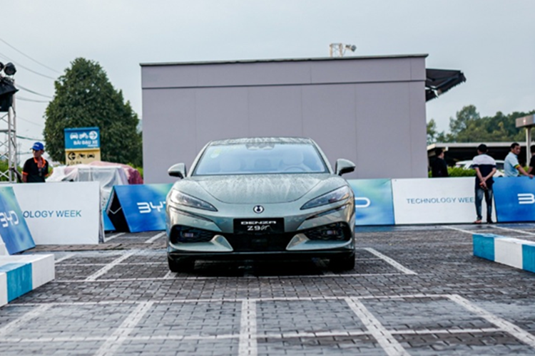 Denza Z9GT Siêu Xe Điện BYD Bắt Đầu Thử Nghiệm Tại Việt Nam | Báo Tri thức và Cuộc sống - TIN ...