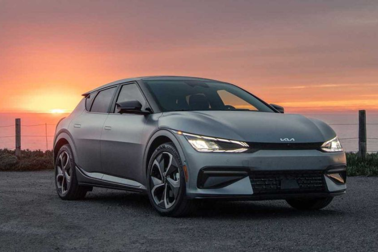 Kia EV6 Light Long Range từ 1,1 tỷ đồng, chạy 500km/lần sạc | Báo Tri thức và Cuộc sống - TIN ...