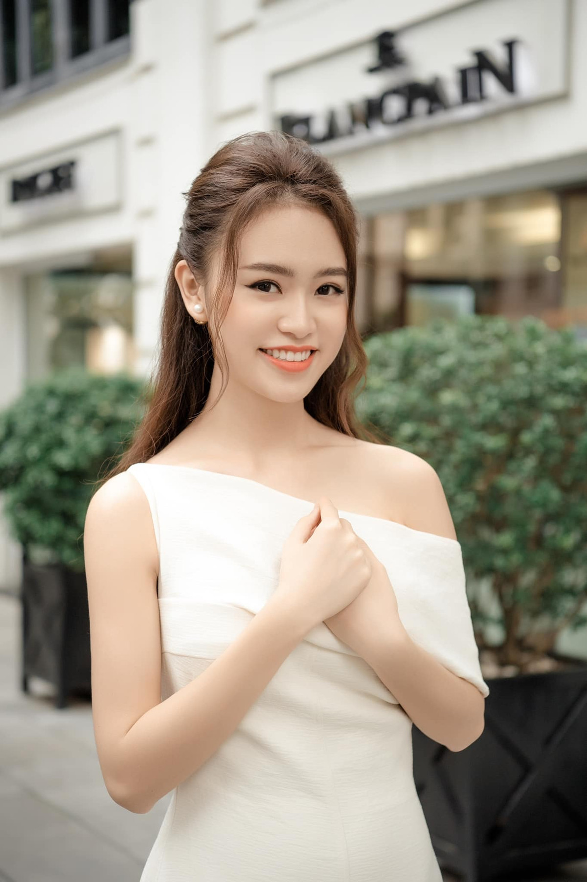 Ngắm nhan sắc của Phùng Bảo Ngọc Vân làm giảng viên ở tuổi 24 | Báo Tri thức và Cuộc sống - TIN ...