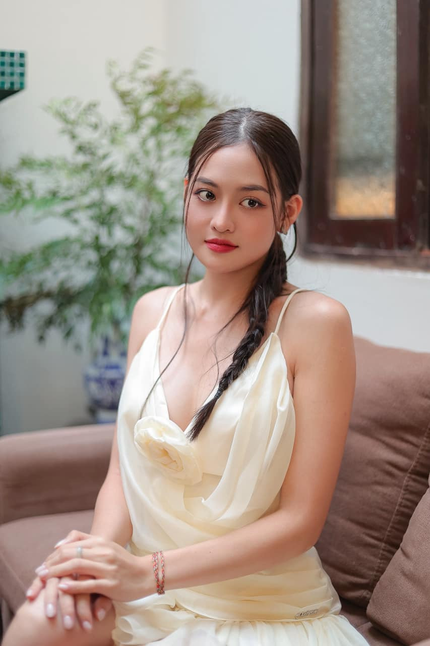 Diễn viên Thuỳ Anh mặc gợi cảm khoe xương quai xanh quyến rũ | Báo Tri thức và Cuộc sống - TIN ...