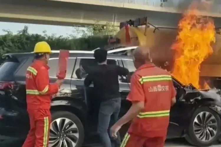 Xe điện Aito M7 Plus tai nạn nghiêm trọng khiến 3 người tử vong | Báo Tri thức và Cuộc sống ...