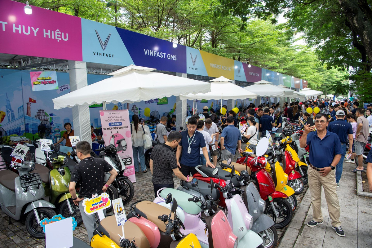 Người dân đổ xô đổi xe máy xăng cũ, lên đời xe máy điện mới | Báo Tri thức và Cuộc sống - TIN ...
