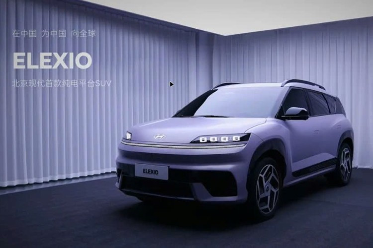 Hyundai Elexio lộ nội thất "xịn sò" màn hình kép 27 inch