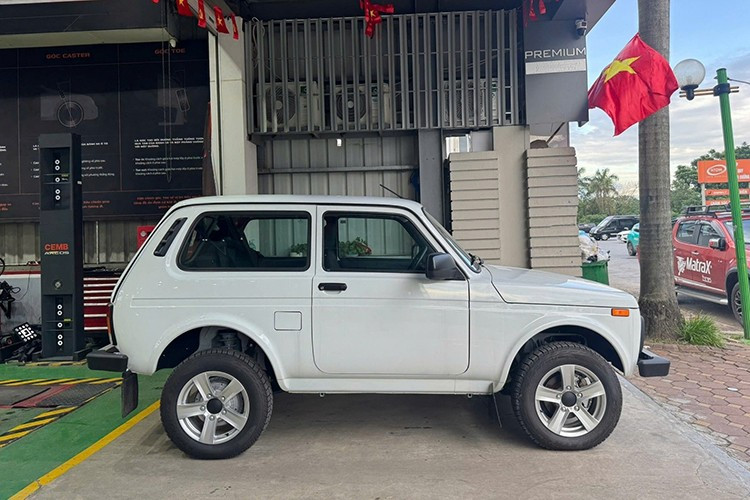 "Capture" high-chassis Lada Niva Legend, appeared in Hanoi