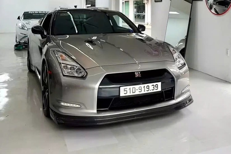 Sát thủ siêu xe Nissan GT-R R35 xuất hiện tại TP.HCM