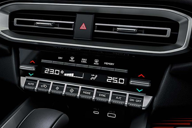 Mitsubishi Destinator 2026 launched - 7-seater SUV under 800 million VND.