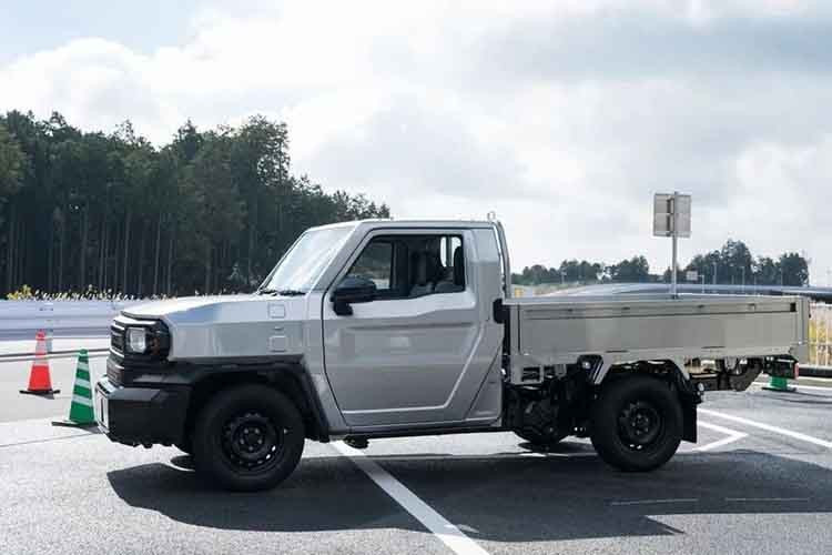 Cheap Toyota Hilux - short body pickup suitable for urban areas