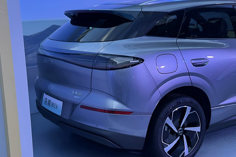 BYD launches Sealion 06 2025 from 510 million VND, what's good?