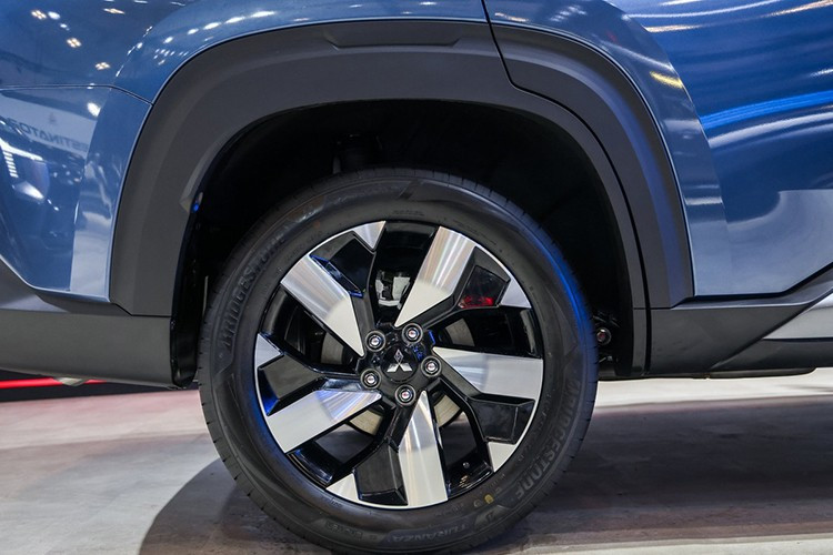 Mitsubishi Destinator "sold out" with 2,000 orders after 5 days of launch