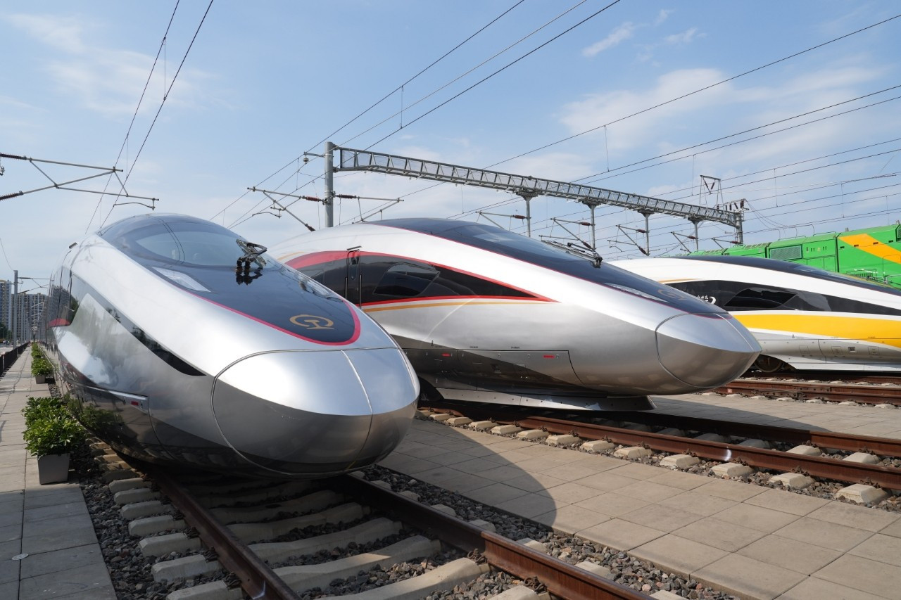 China mempercepatkan dengan kereta api maglev 600 km/j berkat teknologi ...