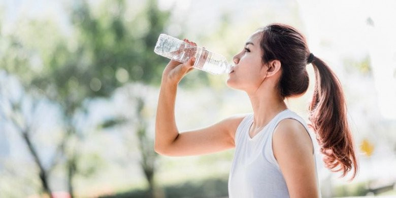 Thói quen ăn uống cực hại da, bôi “nước thần” cũng vô ích | Báo Tri ...